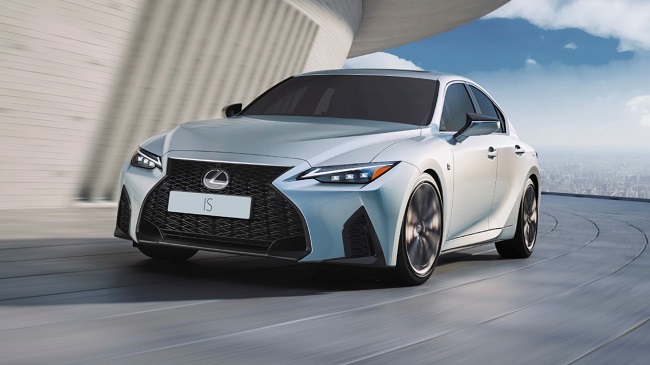 לקסוס IS חדשה - יותר ספורטיבית ומחודדת | שטח